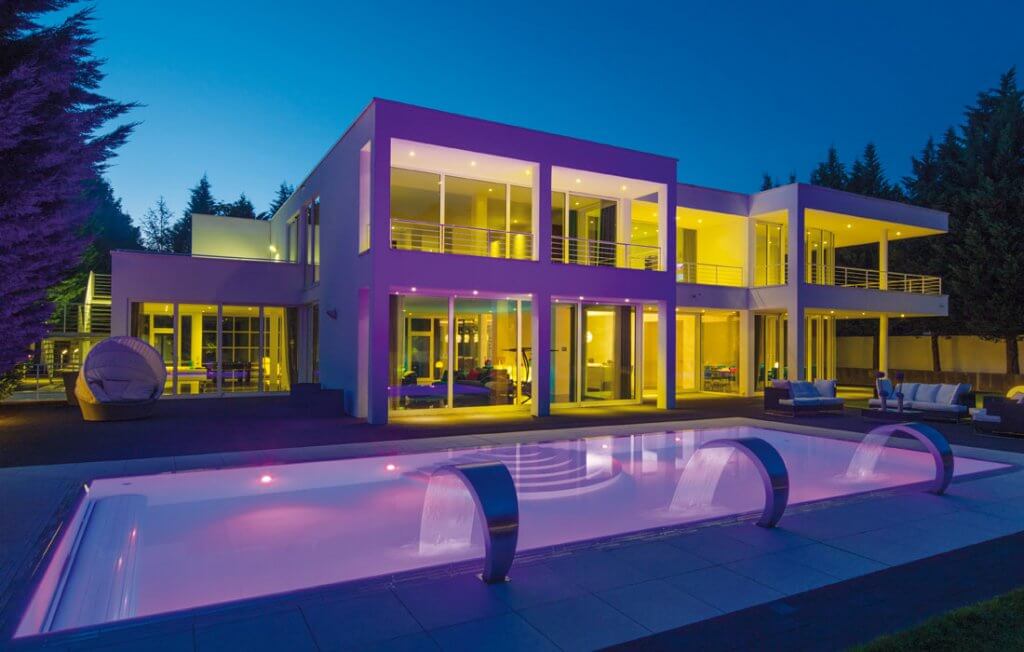 Pool lighting with luchs® LED spotlights - fluvo® Schwimmbadtechnik